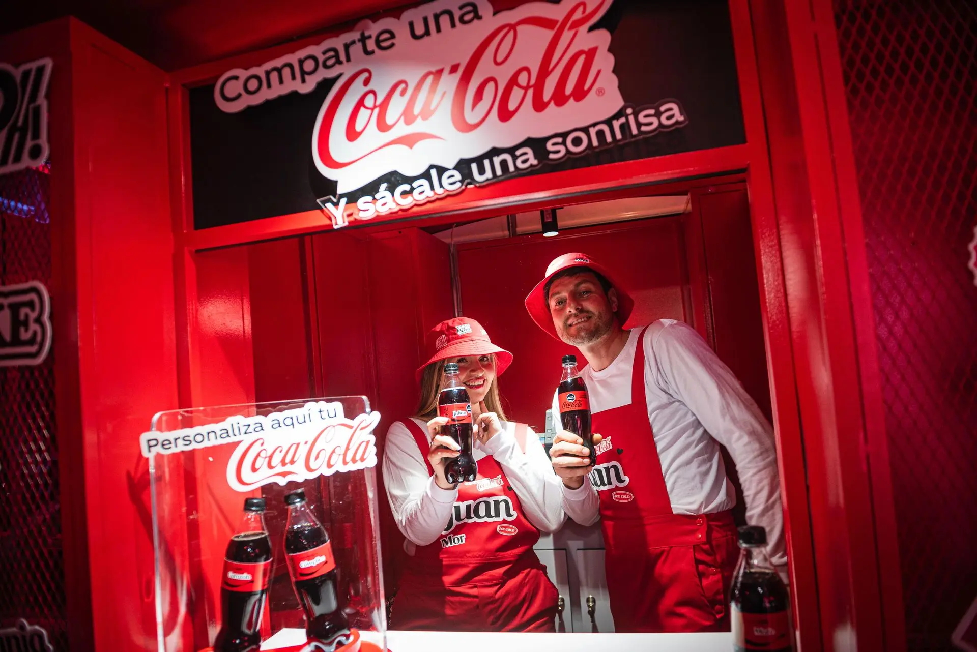 Coca-Cola relanza la icónica campaña “Comparte una Coca-Cola” para una nueva generación, anclada ...